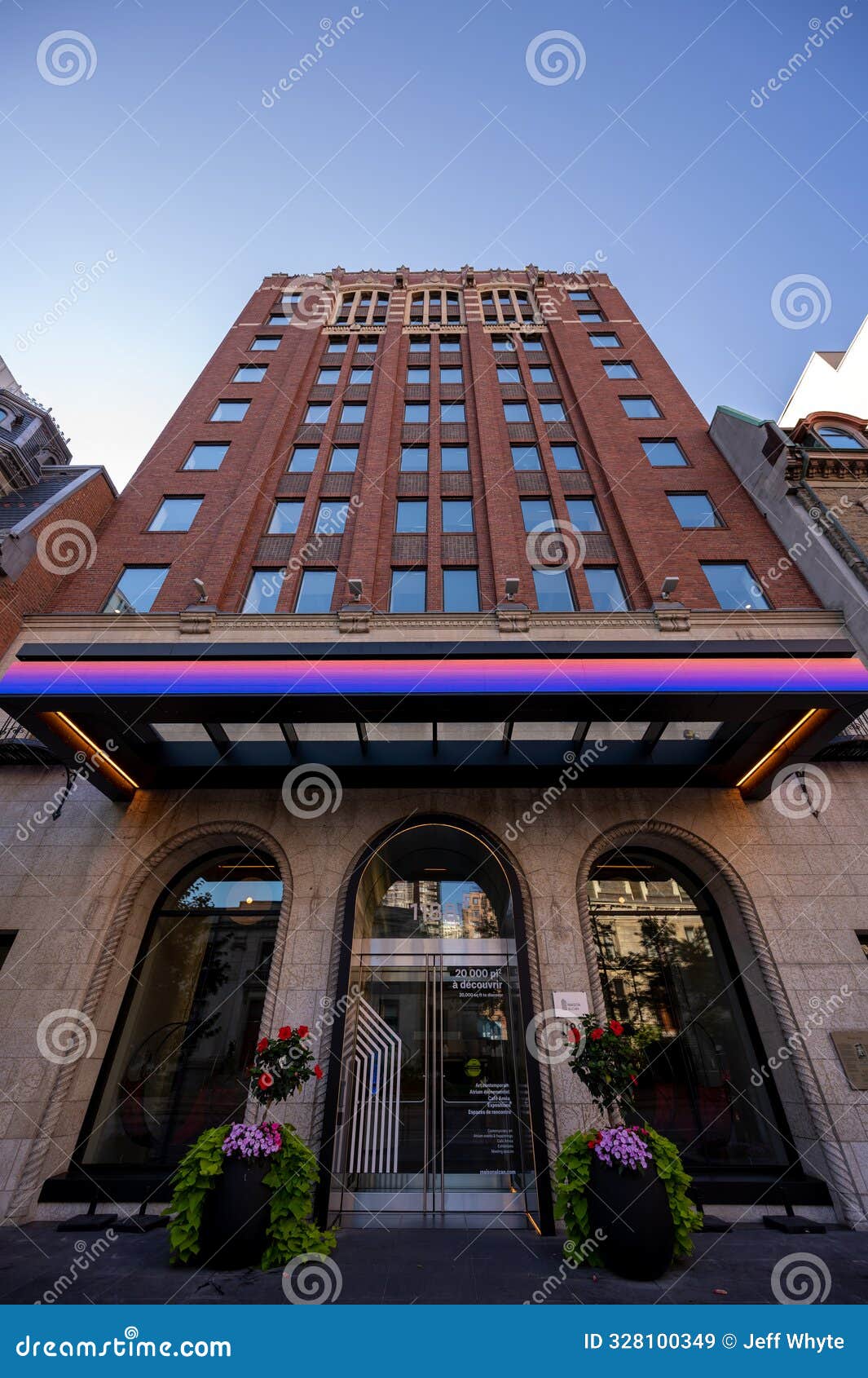 Beautiful Building With Columns - Volutes Are Combined With Acanthus ...