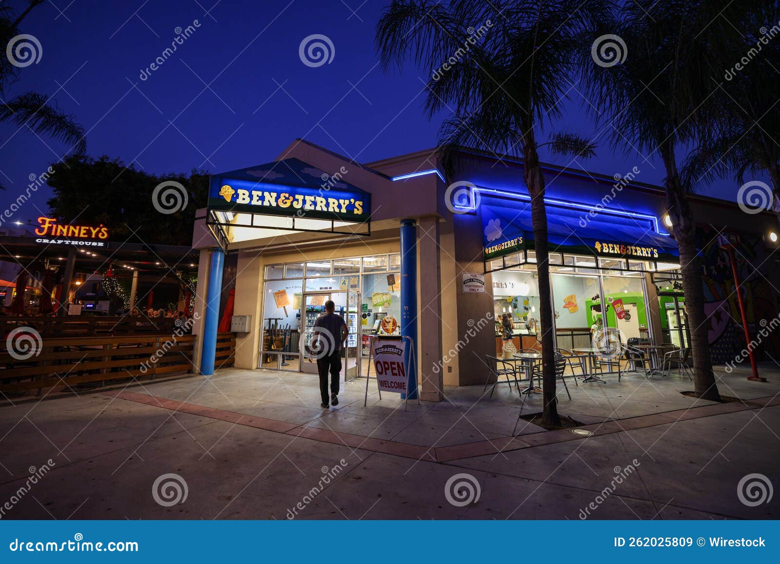 Facade of a Ben and Jerrys Store in Burbank City. Editorial Stock Image ...