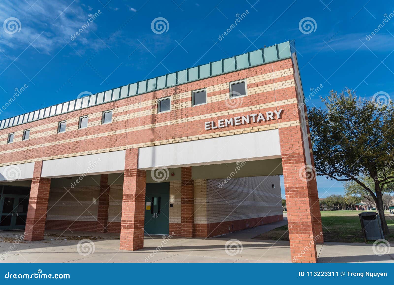 Facade of Elementary School in America Stock Image - Image of grass ...