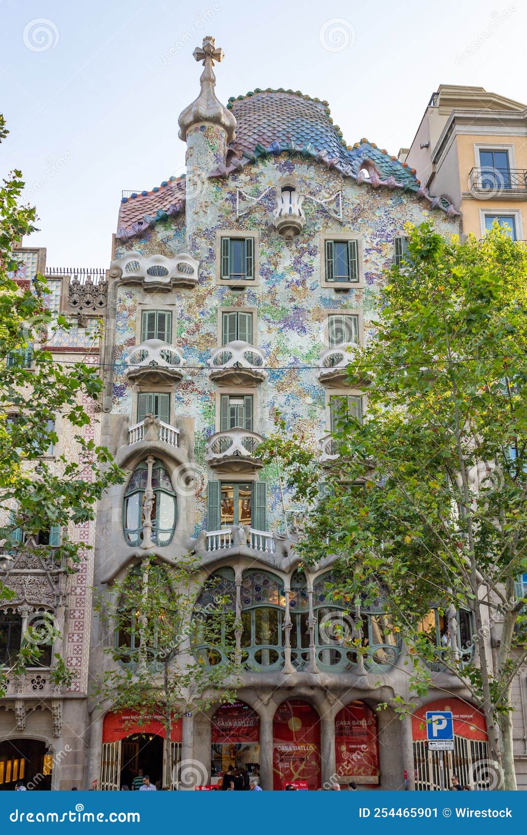 Facade of the Famous Casa Batllo Editorial Photo - Image of batllo ...