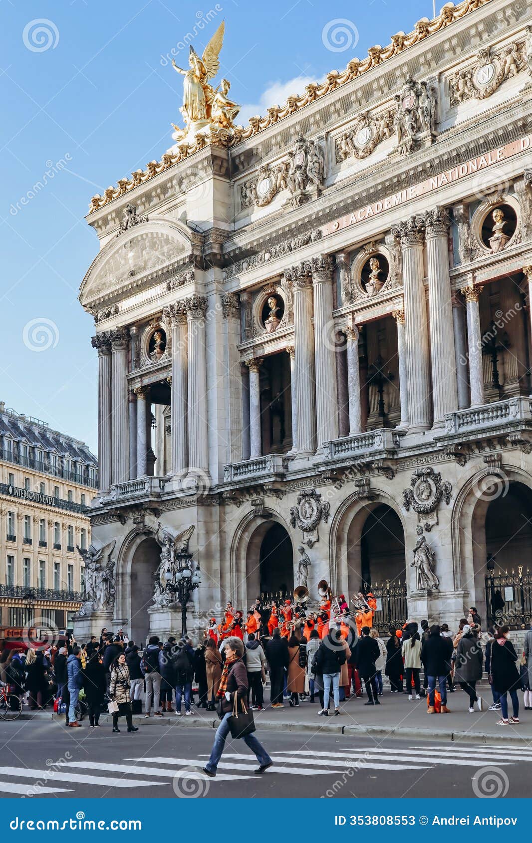 Facade of the Famous Opera Garnier in Central Paris Editorial Stock ...