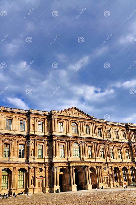 Facade of the Louvre editorial photography. Image of france - 20878657