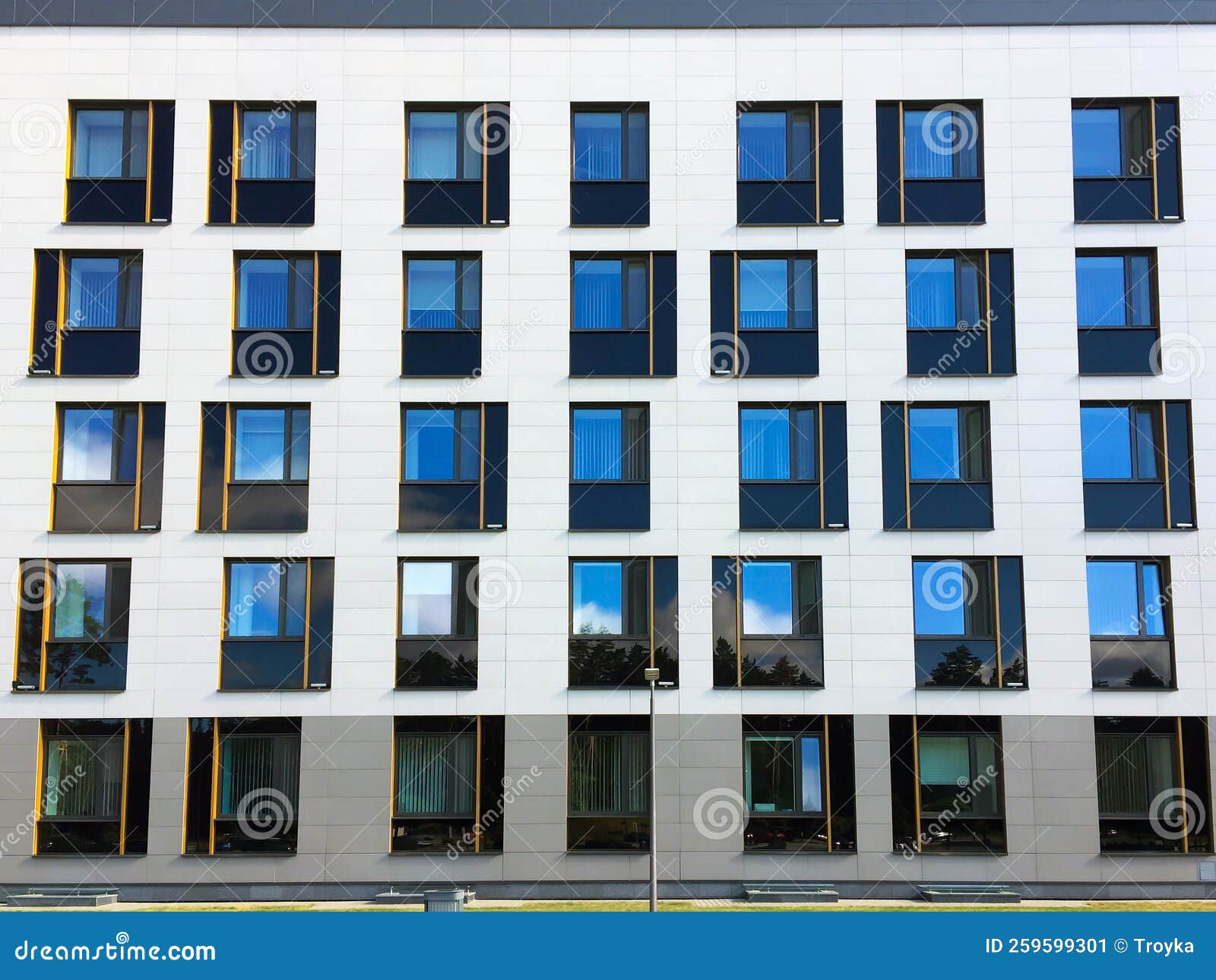 Facade of Modern Building. Reflection of Blue Sky in Windows Stock ...