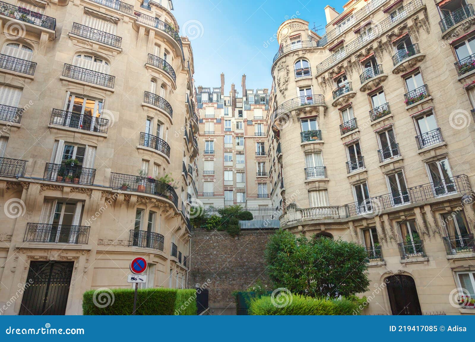 Facade of Parisian Building Stock Image - Image of outside, building ...
