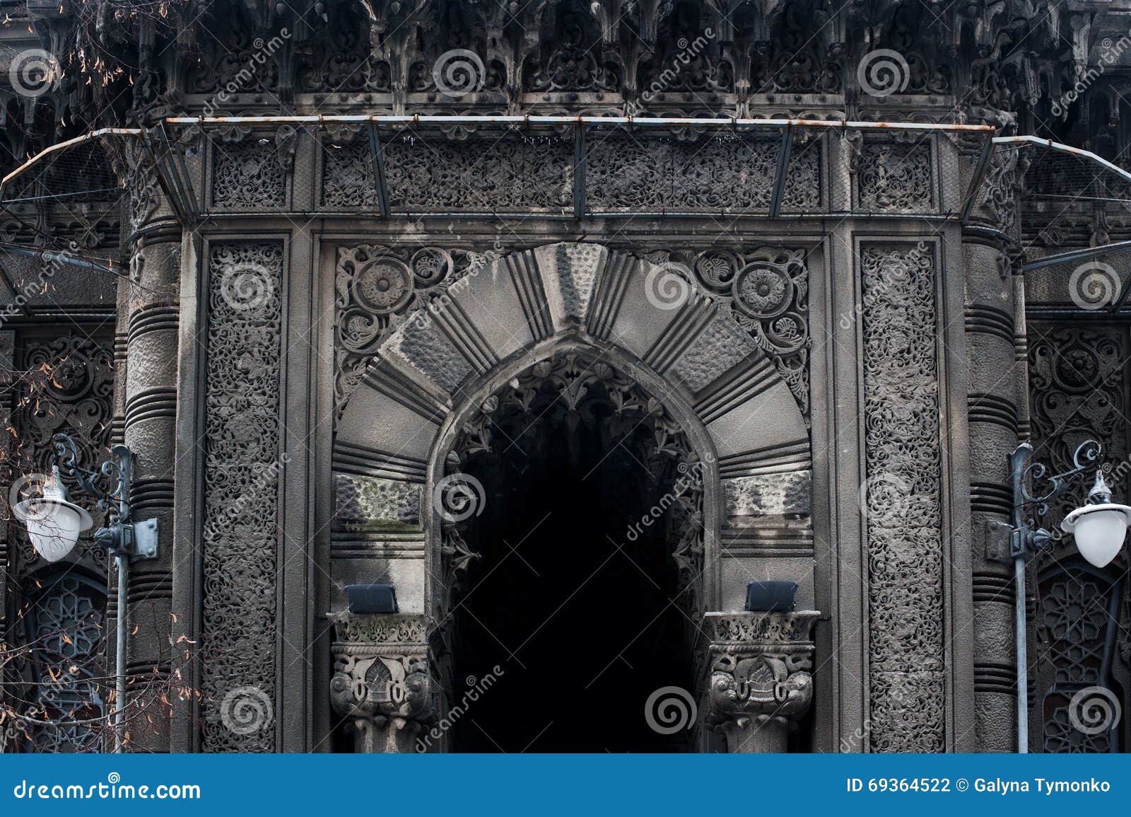 Pointed Arch On 33 Pol Allah Verdi Khan Bridge In Isfahan, Iran Royalty ...
