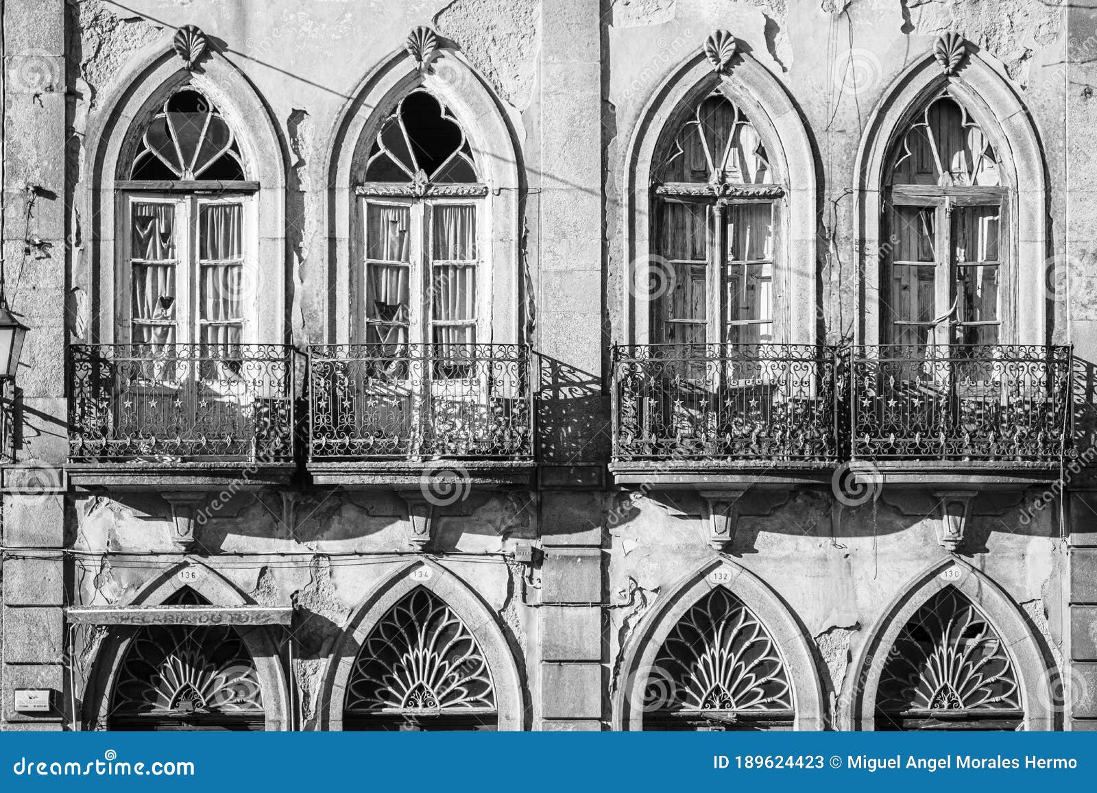 Pointed Arch On 33 Pol Allah Verdi Khan Bridge In Isfahan, Iran Royalty ...