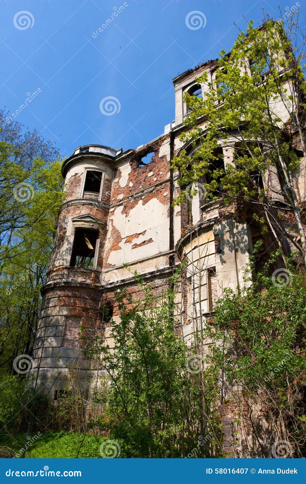 Facade of a Ruined Building Stock Image - Image of grass, clear: 58016407