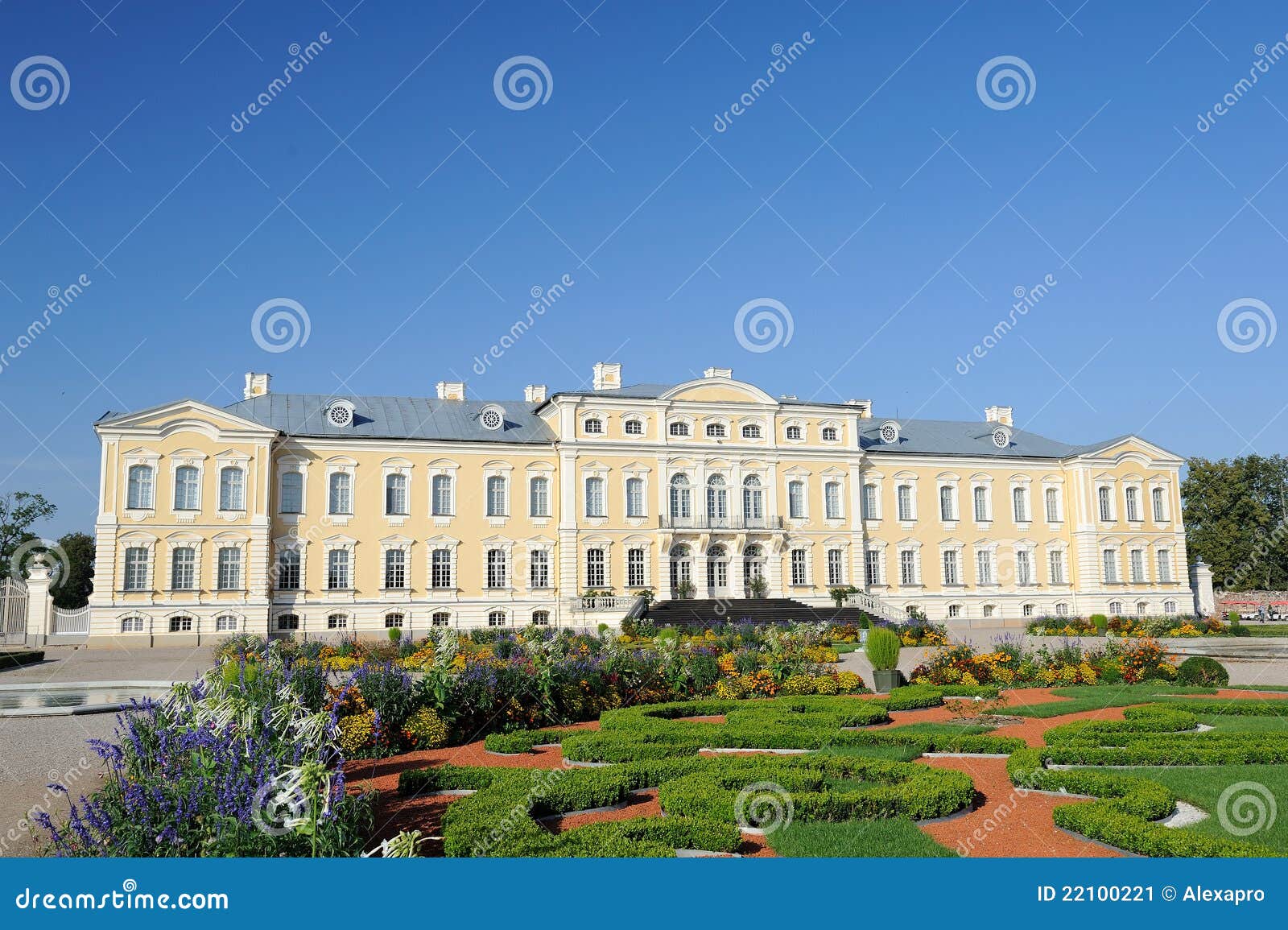 Facade of the Rundale Palace Stock Image - Image of rundale, baroco ...