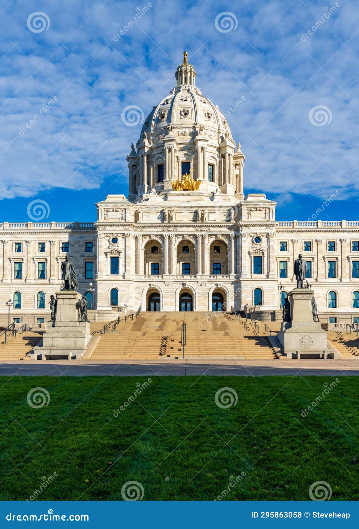 Facade of the State Capitol Building in St Paul, Minnesota Stock Photo ...