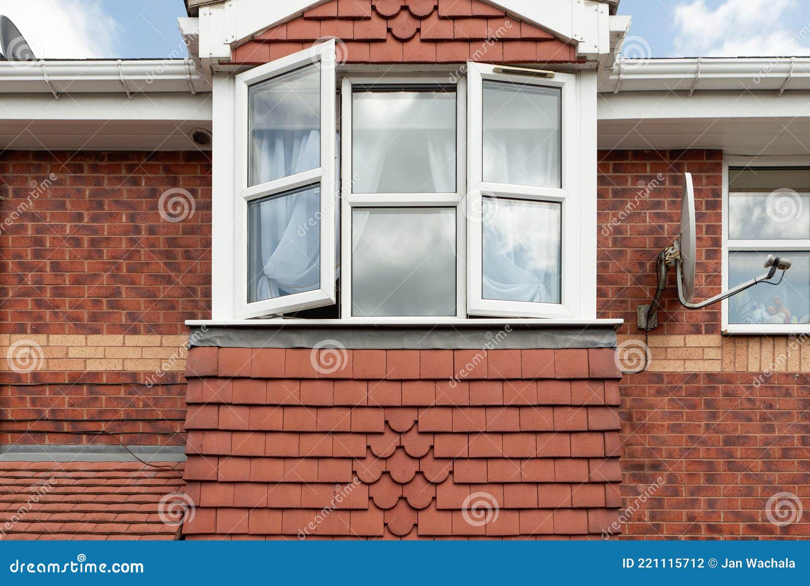 The Facade of a Typical English House Stock Photo - Image of ...