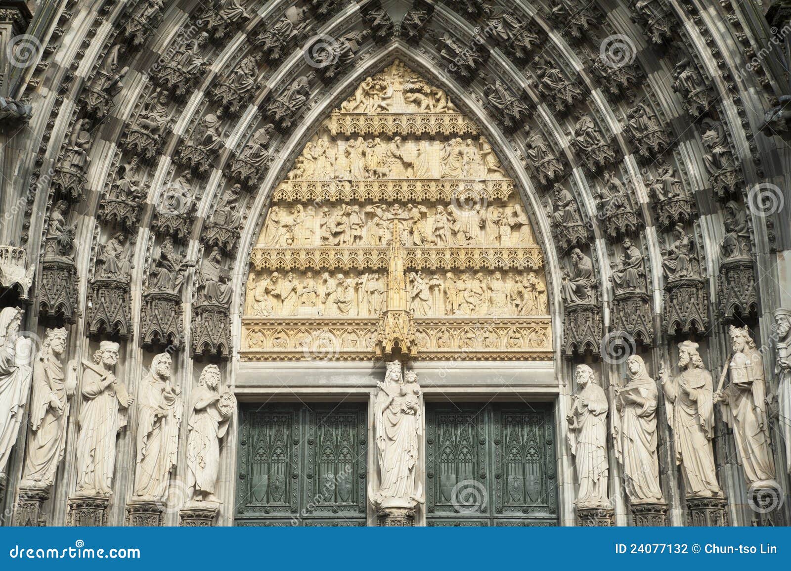 Facciata Della Cattedrale Gotica Storica in Cologne. Fotografia Stock ...