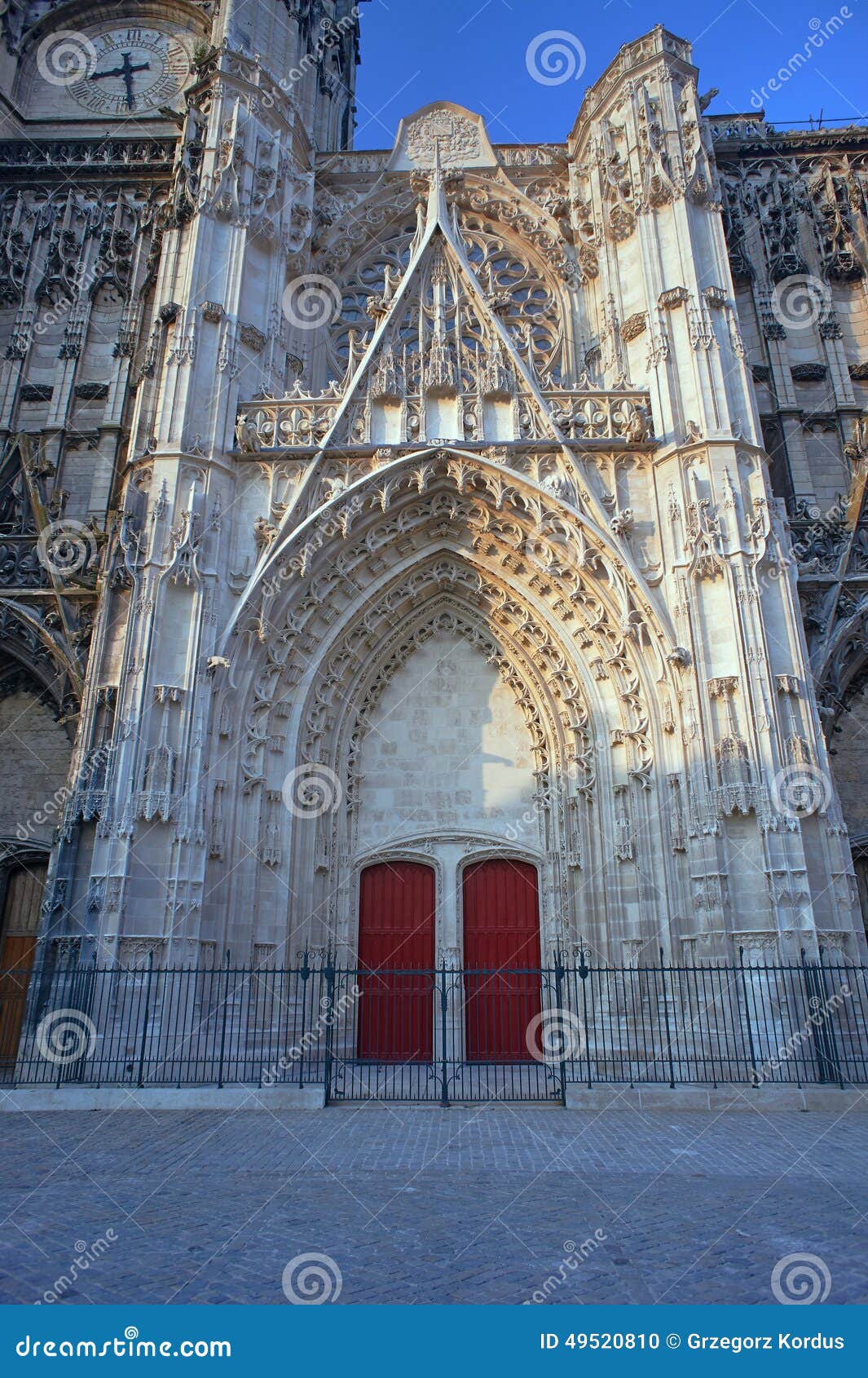 Facciata Gotica Della Cattedrale a Troyes Fotografia Stock - Immagine ...