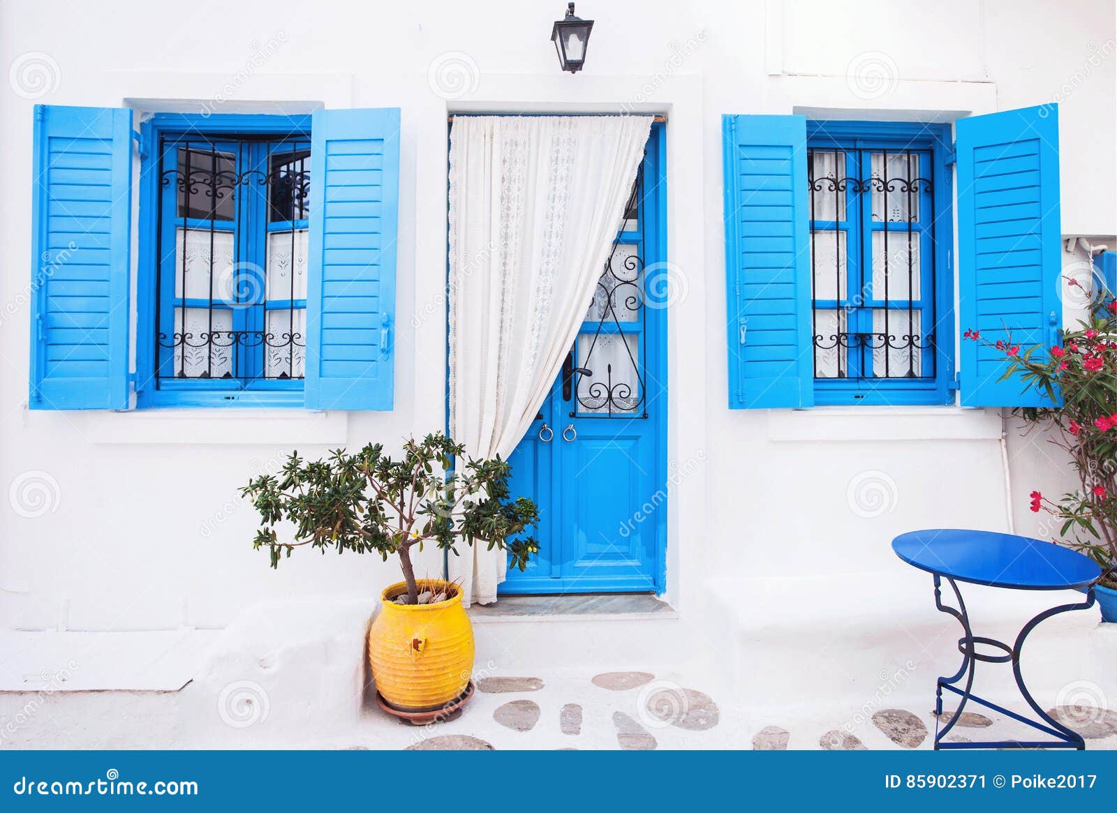 Facciata Greca Tradizionale Della Casa, Grecia Immagine Stock ...