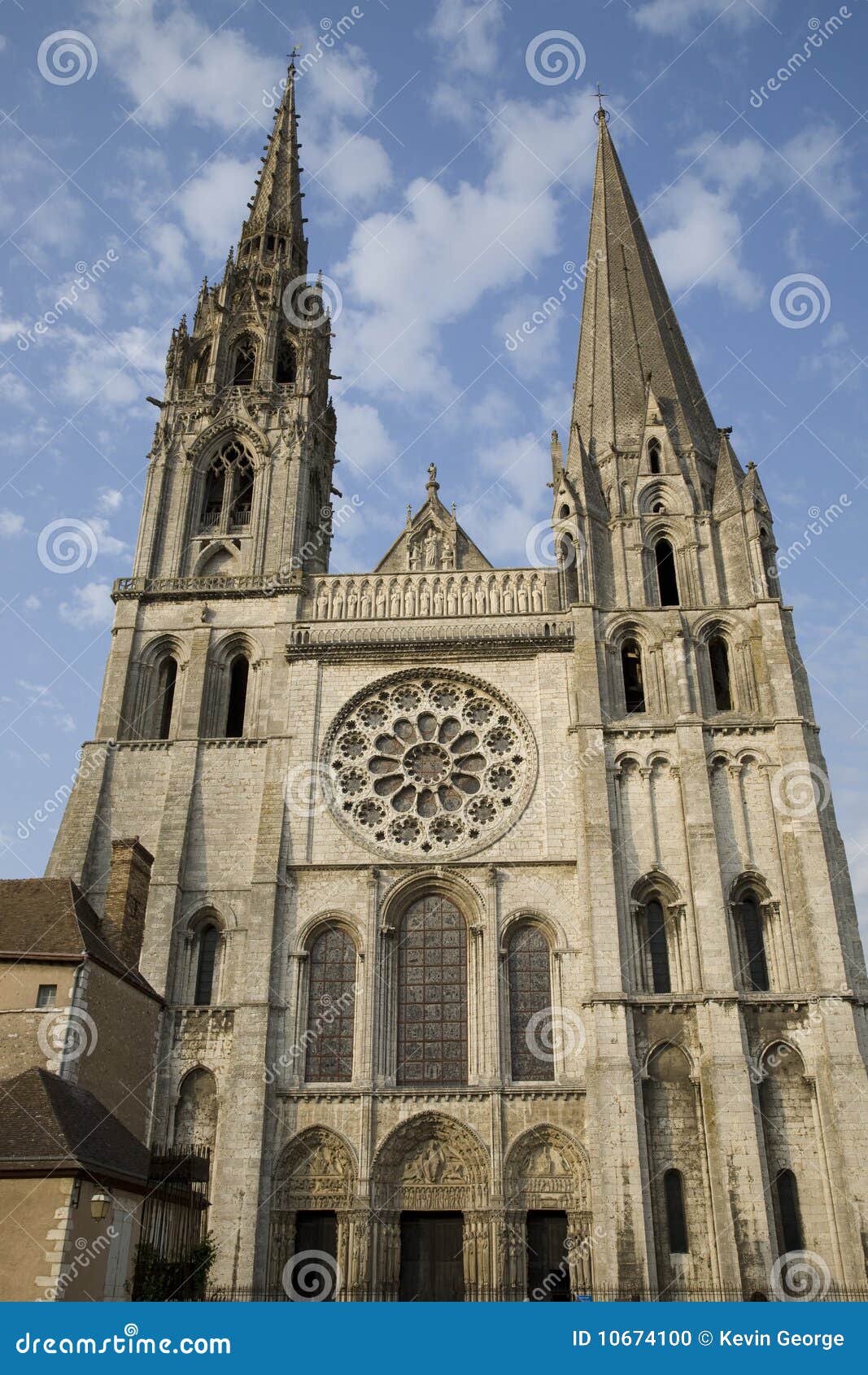Facciata Principale, Cattedrale Di Chartres, Francia Fotografia Stock - Immagine di cielo ...