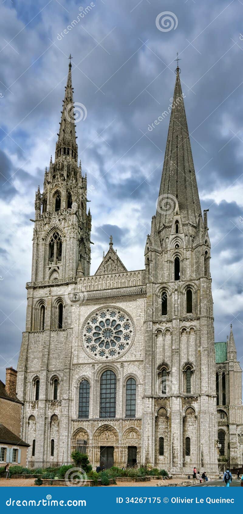Facciata Principale E Torri Della Cattedrale Gotica Di Chartres ...