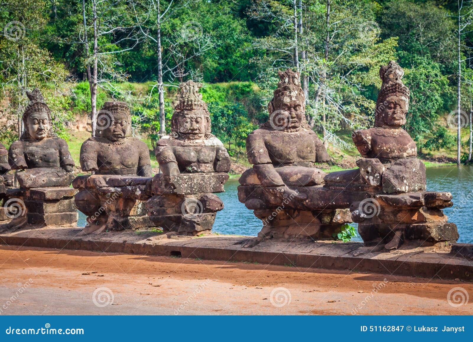 Face. Angkor Wat/ Angkor Thom Stock Image - Image of carved, profile ...