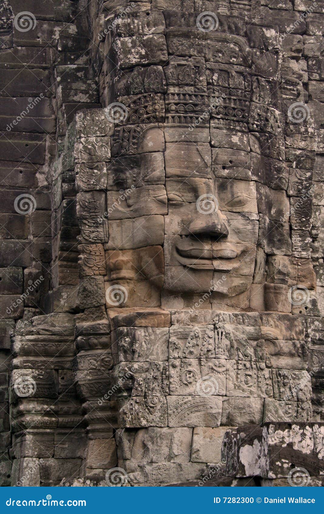 Face on Angkor Wat temple stock photo. Image of mysterious - 7282300