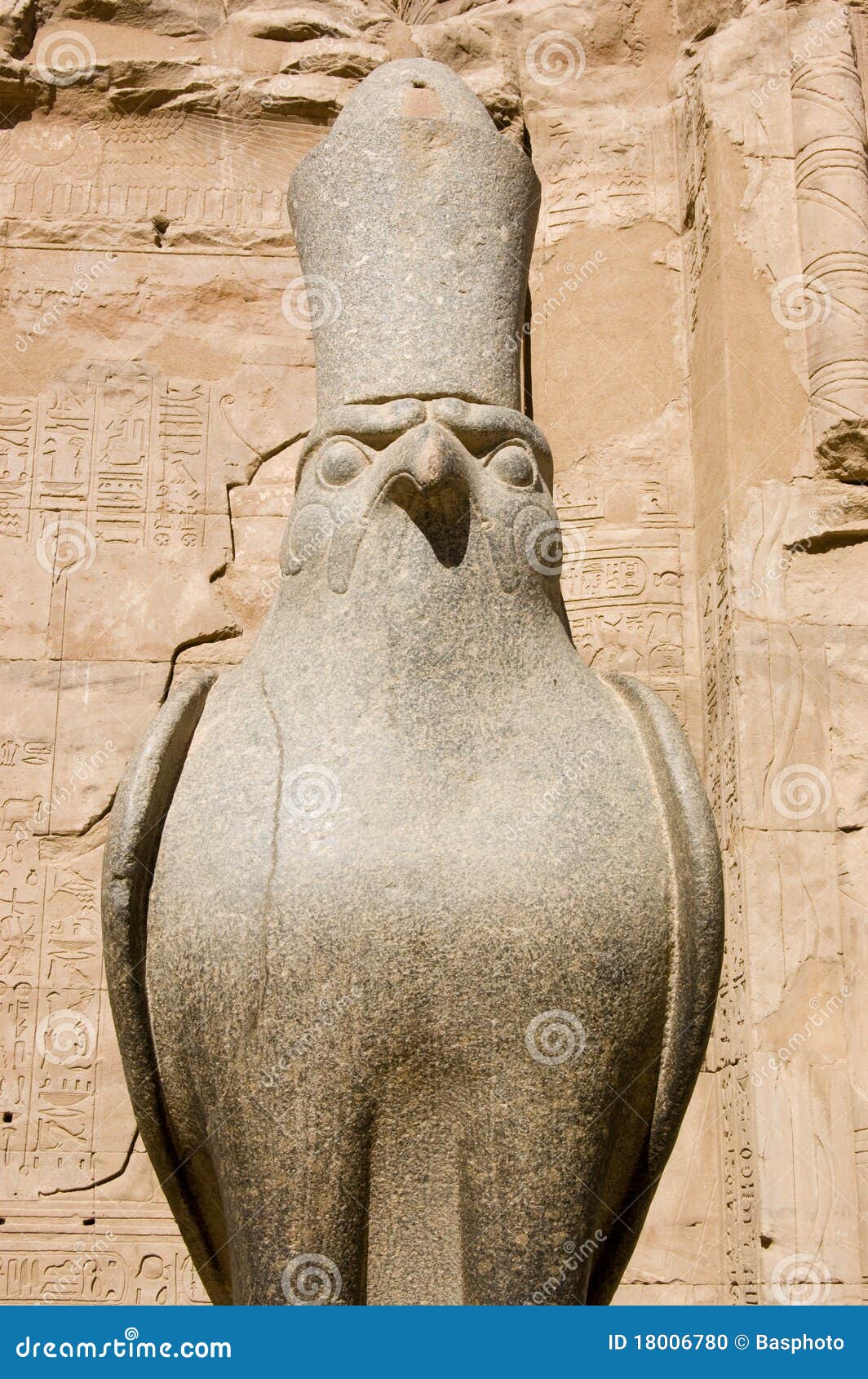 Face de Horus sobre foto de stock. Imagem de raptor, coroa - 18006780