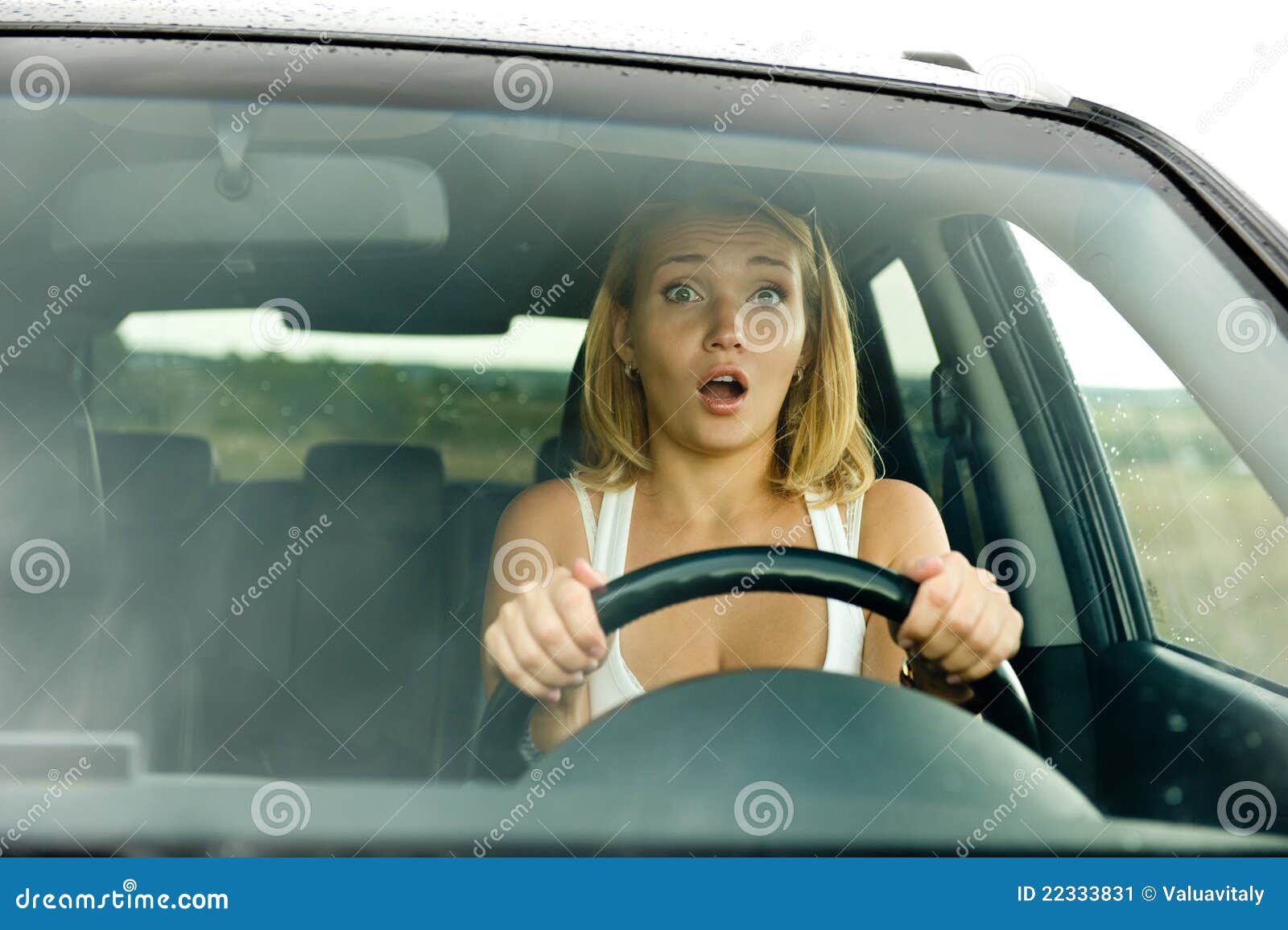 Face Do Susto Da Mulher No Carro Imagem de Stock - Imagem de negativo ...