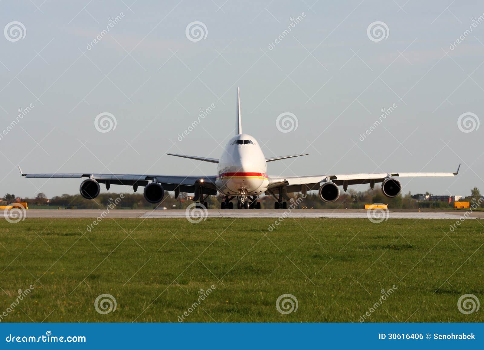 Face To Face View of an Aircraft Stock Photo - Image of plane, front ...