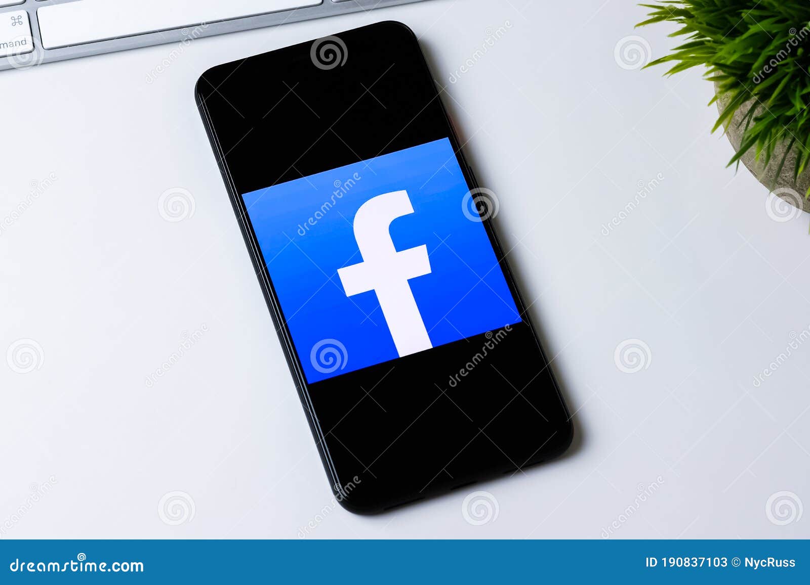 Facebook App Logo on a Smartphone Screen. Editorial Stock Photo - Image ...