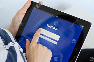 Facebook editorial stock photo. Image of internet, media - 33653238