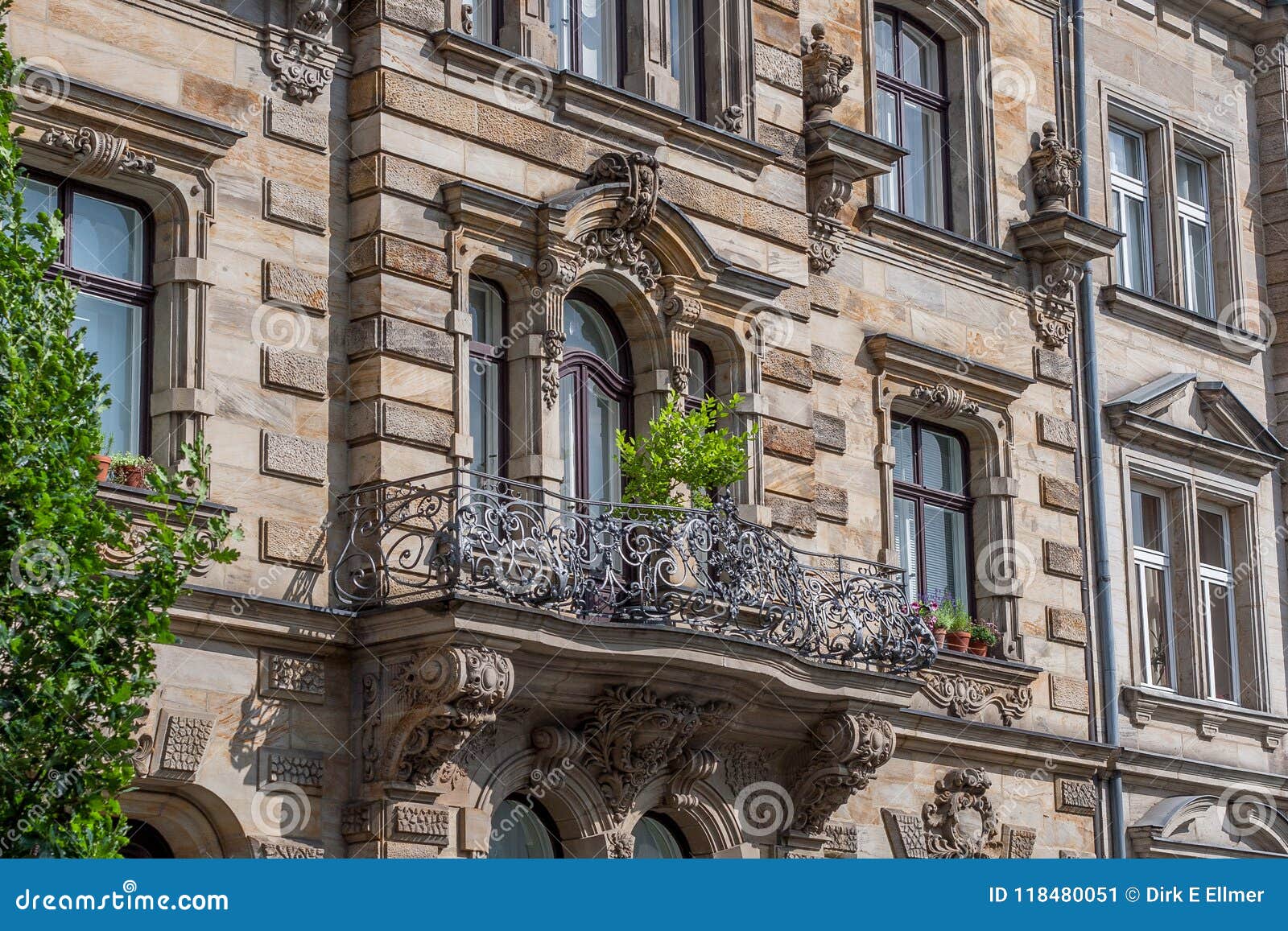 Fachada Barroca Con El Balcón Imagen de archivo - Imagen de arenisca ...