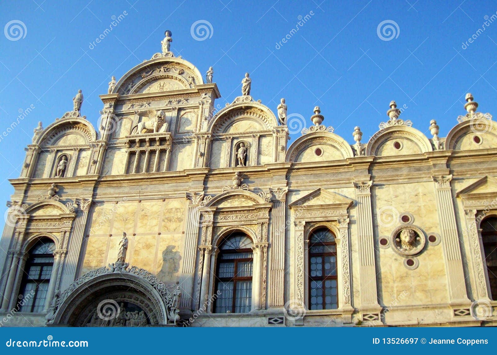 Fachada Barroca De La Iglesia Imagen de archivo - Imagen de detalle ...