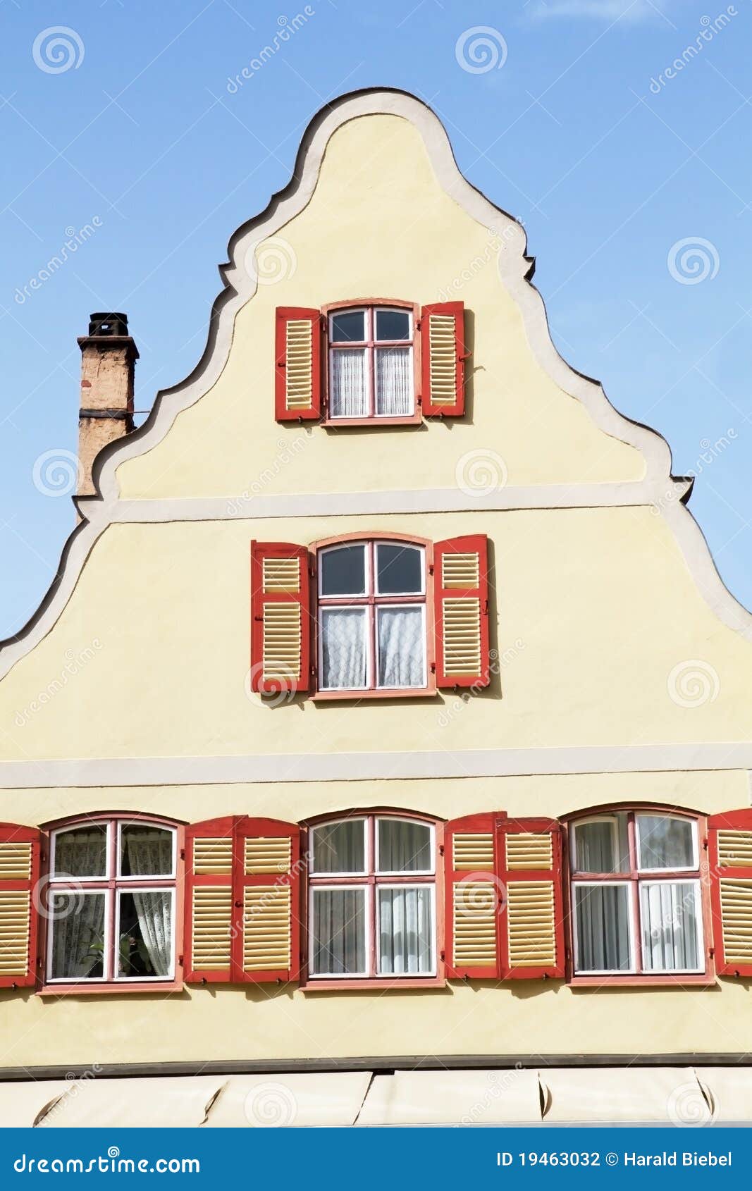 Fachada Da Casa Medieval Em Dinkelsbuehl Foto de Stock - Imagem de ...