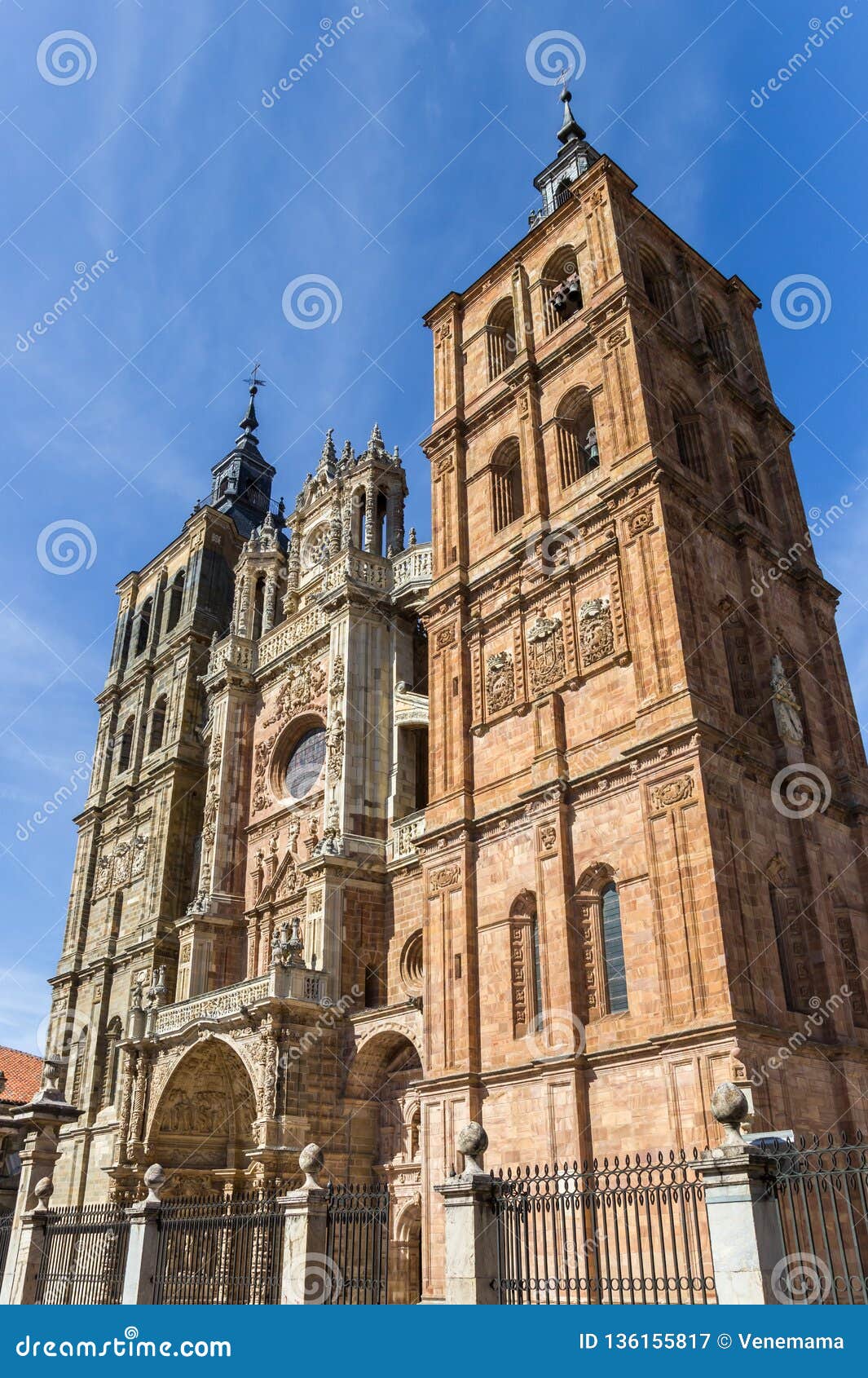 Fachada De La Catedral En Astorga Imagen de archivo - Imagen de ciudad ...