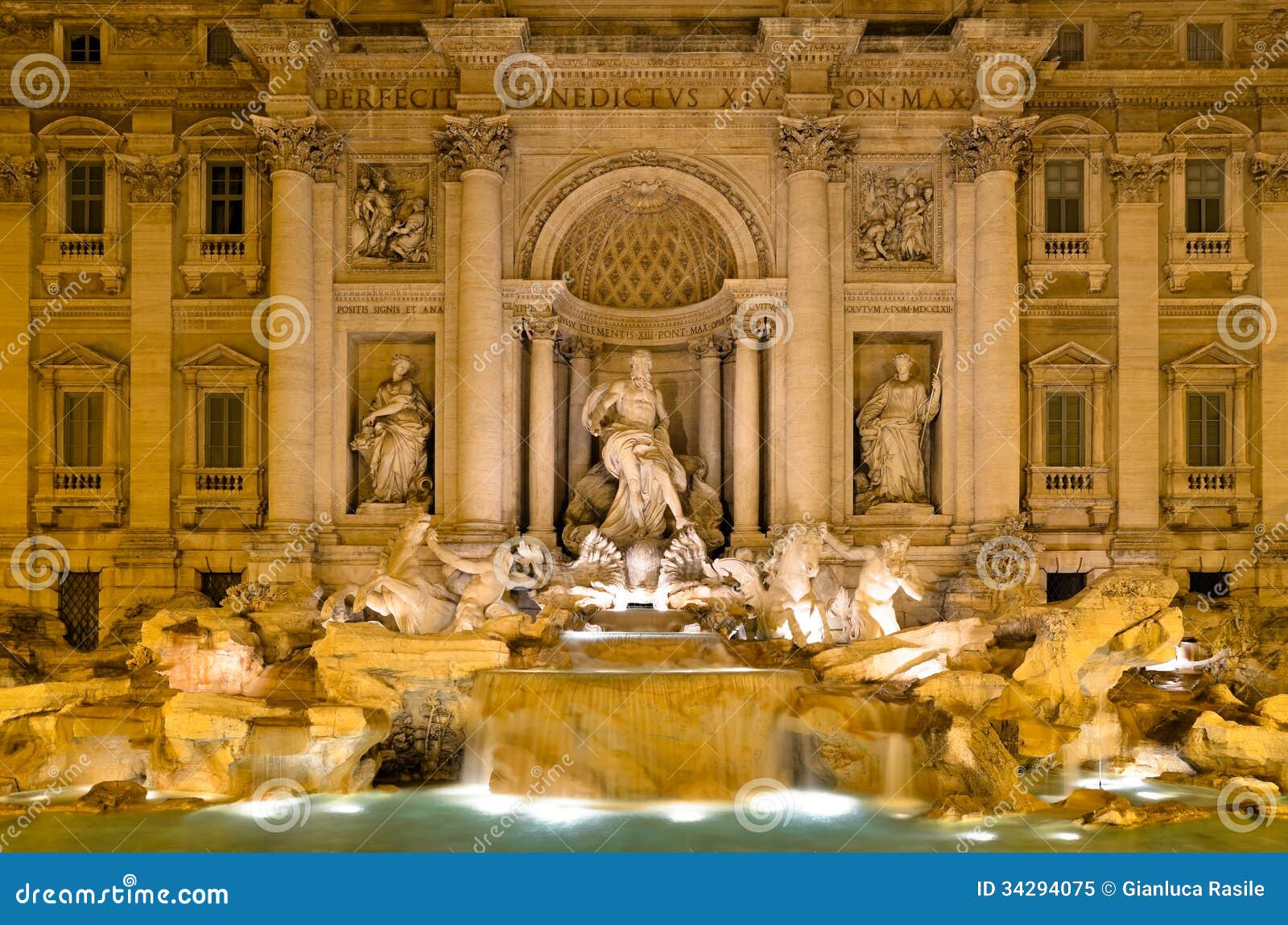 Fachada De La Fuente Del Trevi Imagen de archivo - Imagen de monumento ...