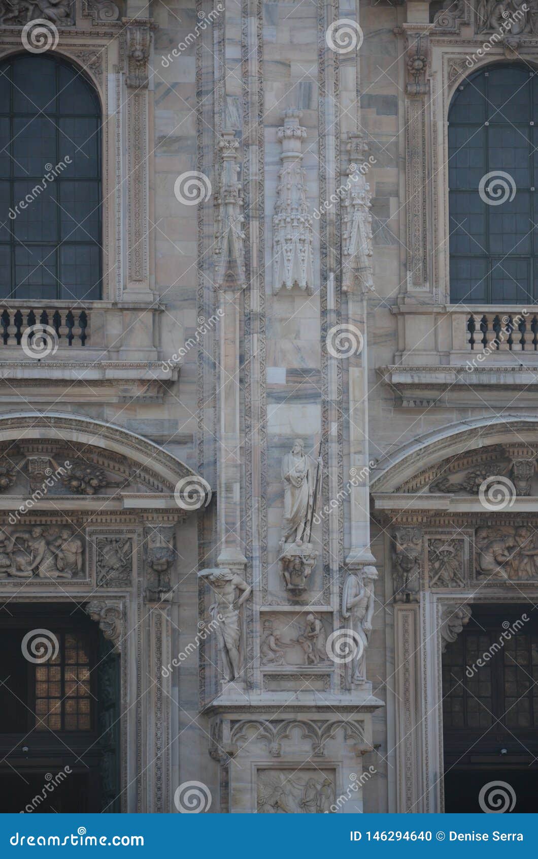 Fachada De Milan Cathedral Duomo Foto de Stock - Imagem de religioso ...