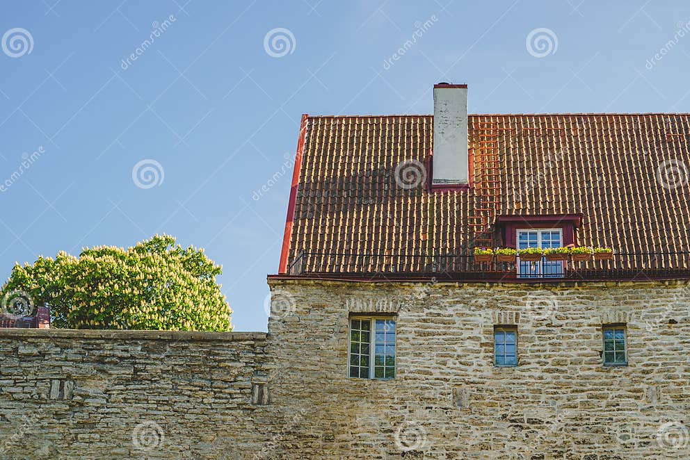 Fachada De Pedra Medieval Da Casa Imagem de Stock - Imagem de casa ...