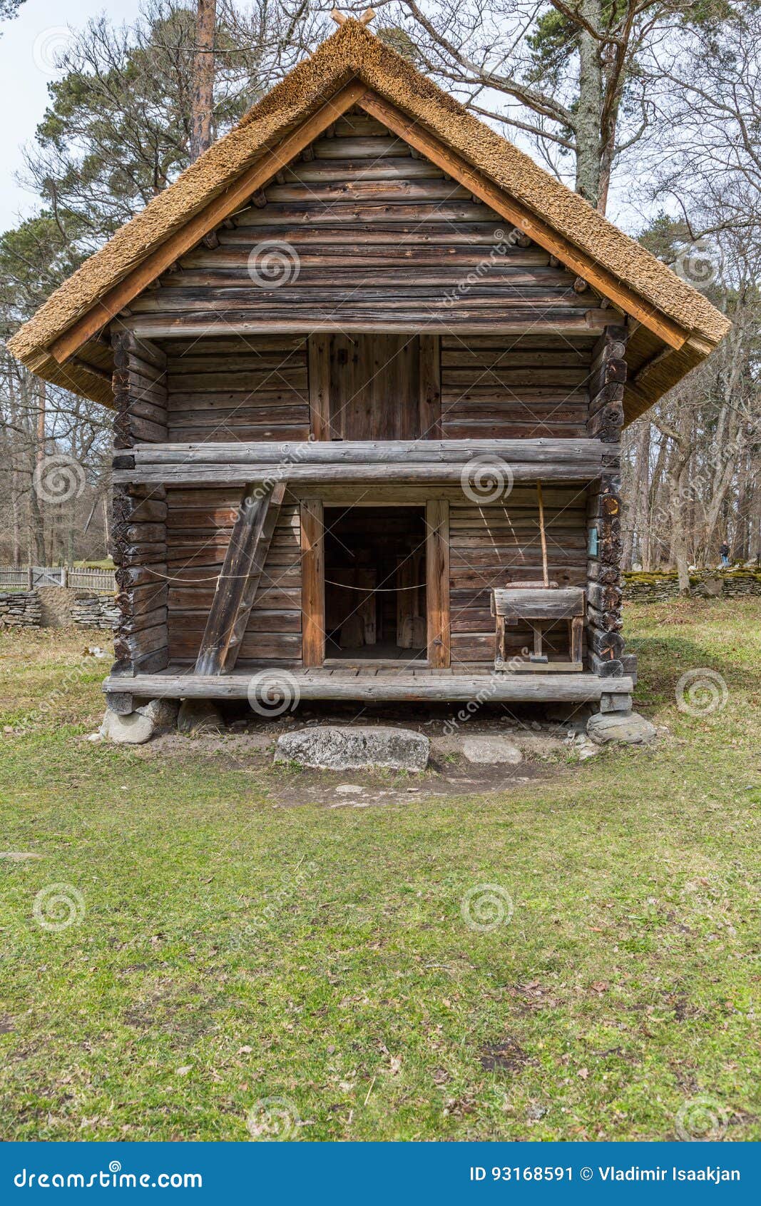 Fachada De Uma Casa De Madeira Muito Velha Imagem de Stock - Imagem de ...