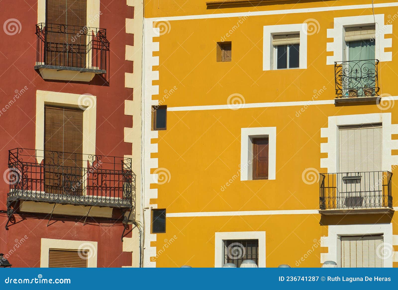 Fachada De Un Edificio Colonial Imagen de archivo - Imagen de historia ...