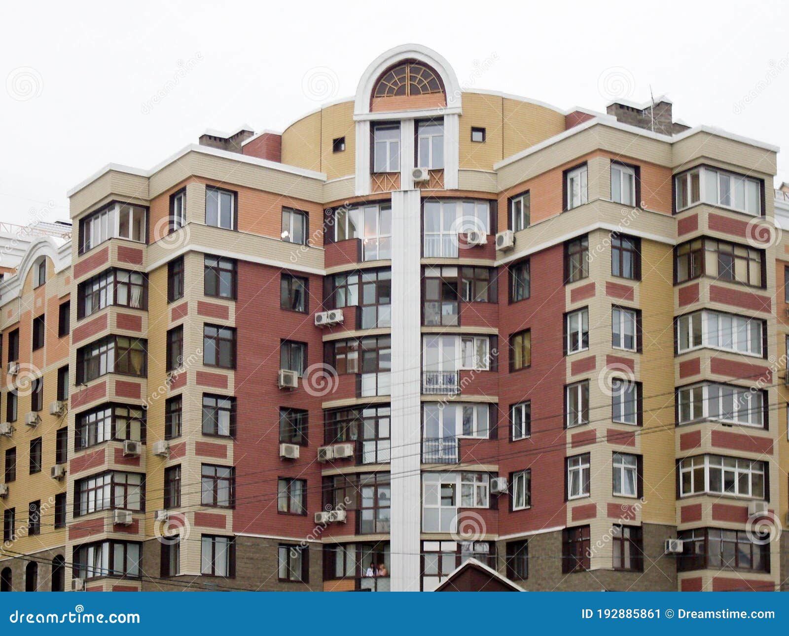 Fachada De Un Edificio De Color Rojo Imagen de archivo - Imagen de rojo ...