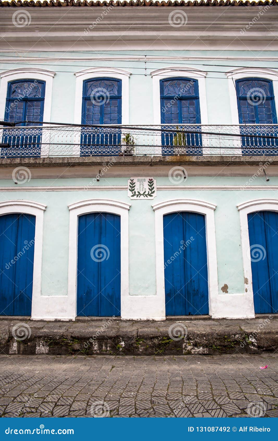 Fachada De Un Edificio Histórico Colonial En El Centro De Iguape ...