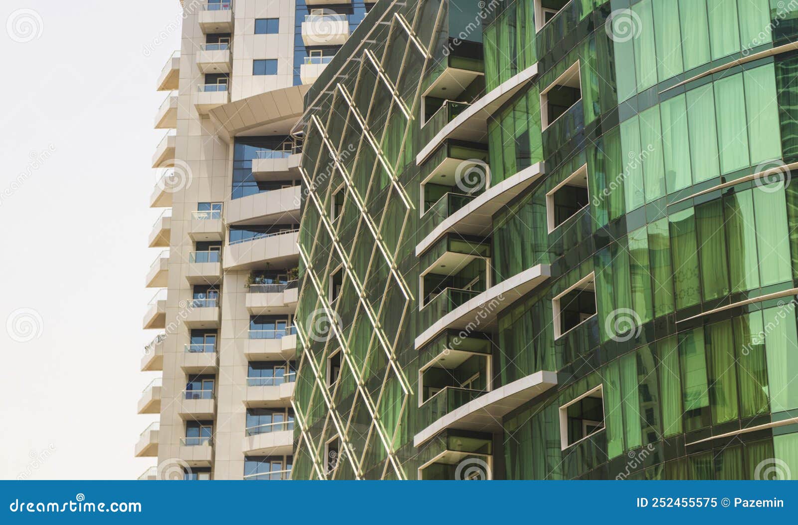 Fachada De Un Edificio Moderno. Arquitectura Imagen de archivo - Imagen ...