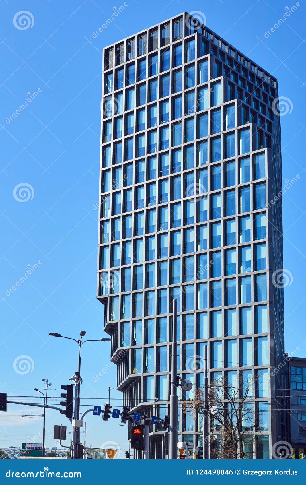 Fachada De Un Rascacielos Moderno Foto de archivo - Imagen de europa ...