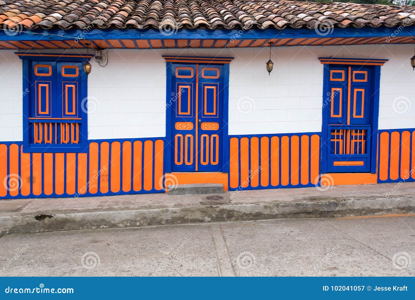 Fachada Del Edificio Colonial Imagen de archivo - Imagen de exterior ...
