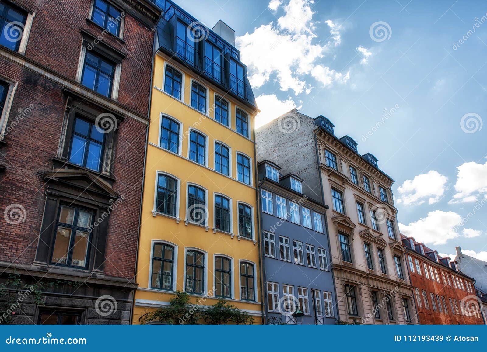 Fachada Del Edificio, Copenhague, Dinamarca Imagen de archivo - Imagen de fachada, apartamento ...