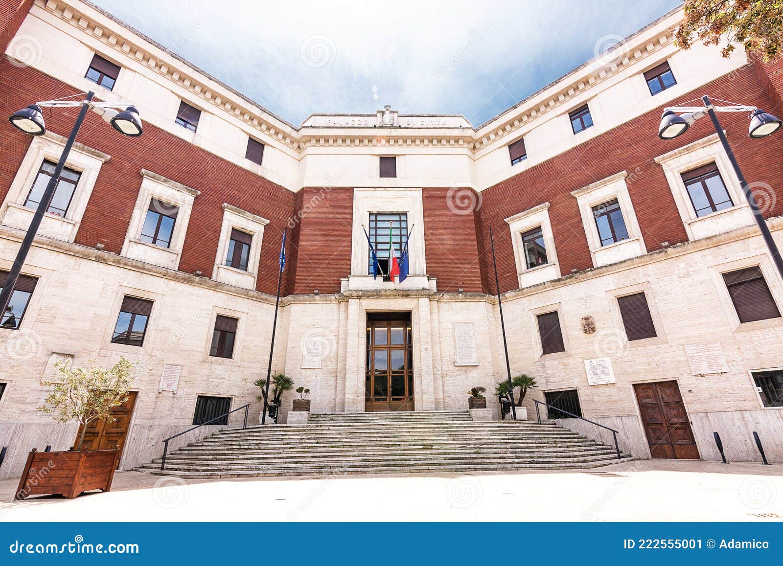 Fachada Del Edificio Del Municipio De Pescara En Abruzzo Imagen de ...