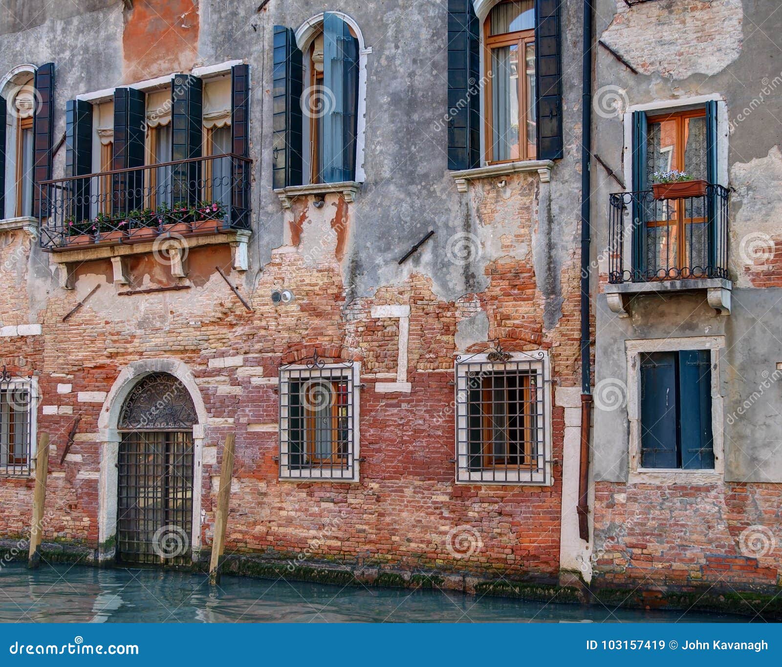 Fachada Del Edificio, Venecia, Italia Imagen de archivo - Imagen de puerta, turismo: 103157419