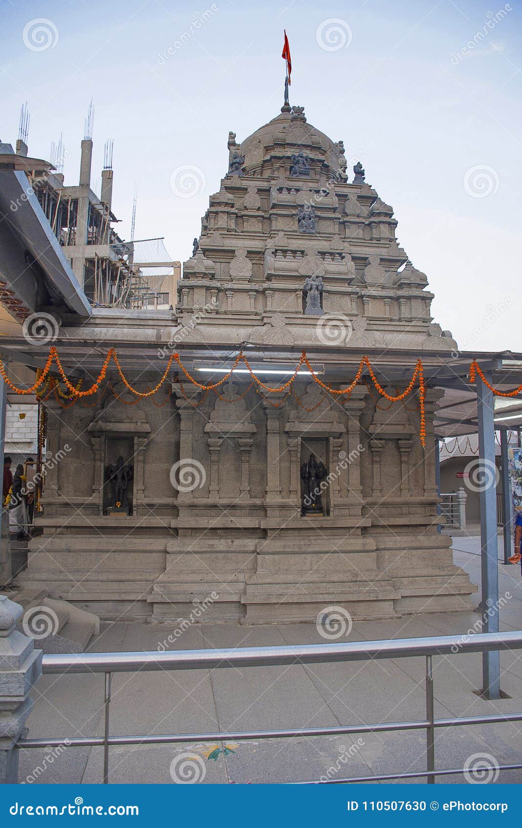 Fachada Del Templo De ISKCON, Pune Imagen editorial - Imagen de santo ...