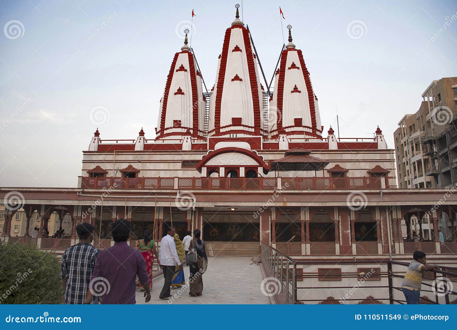 Fachada Del Templo De ISKCON, Pune Imagen de archivo editorial - Imagen ...