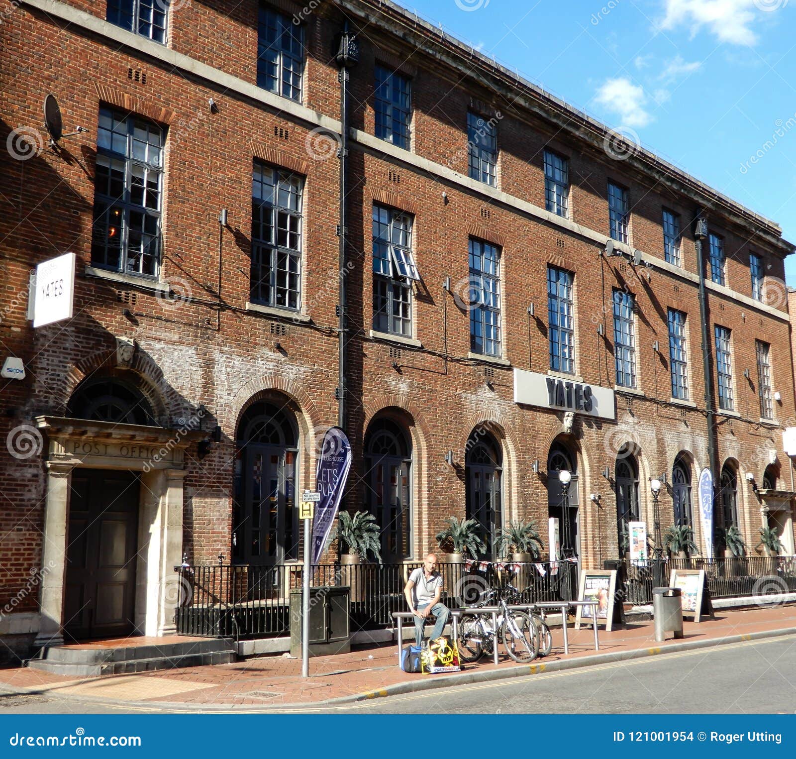 Fachada do bar de Yates imagem de stock editorial. Imagem de casa ...