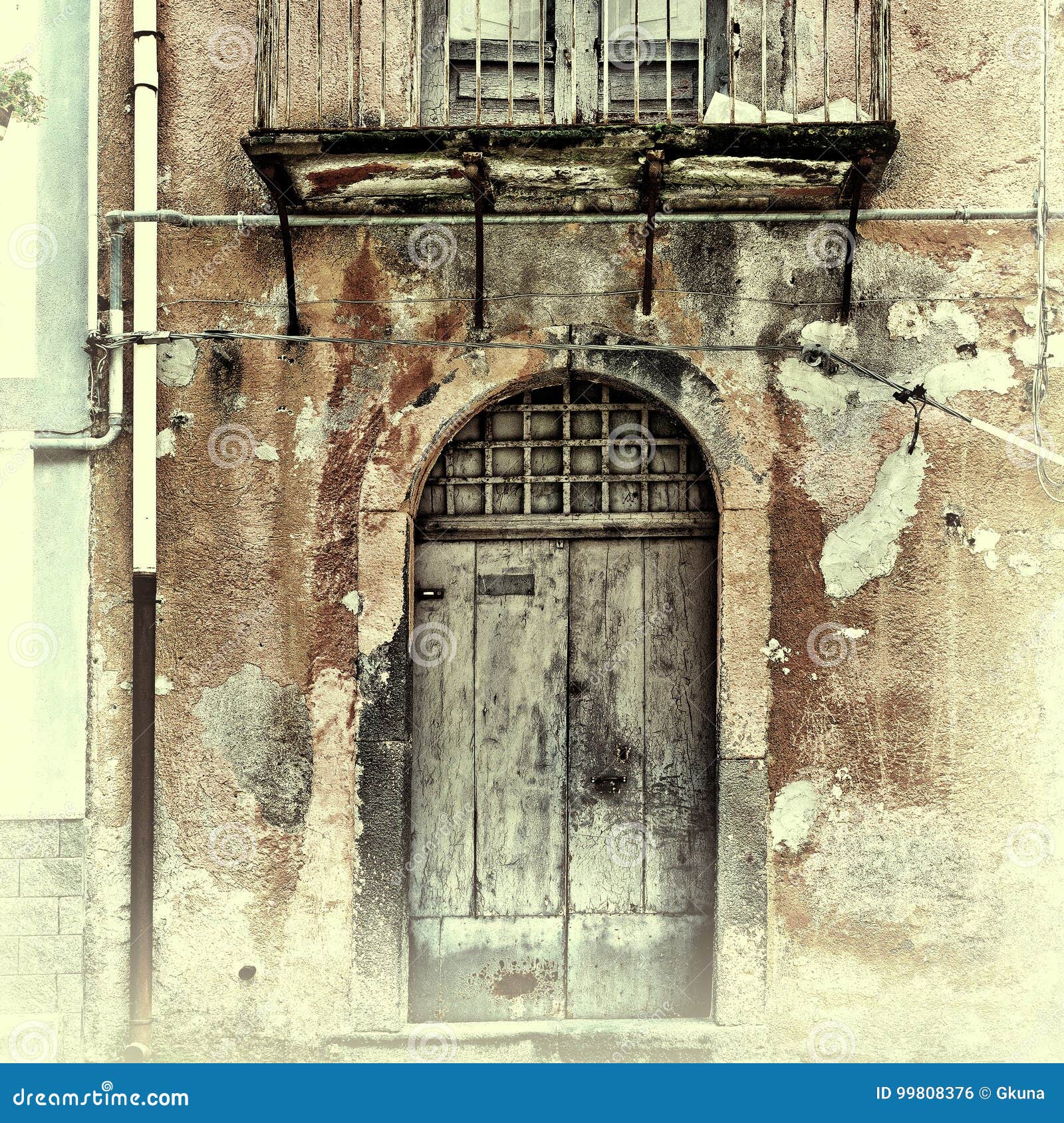 Fachada fea foto de archivo. Imagen de historia, casa - 99808376