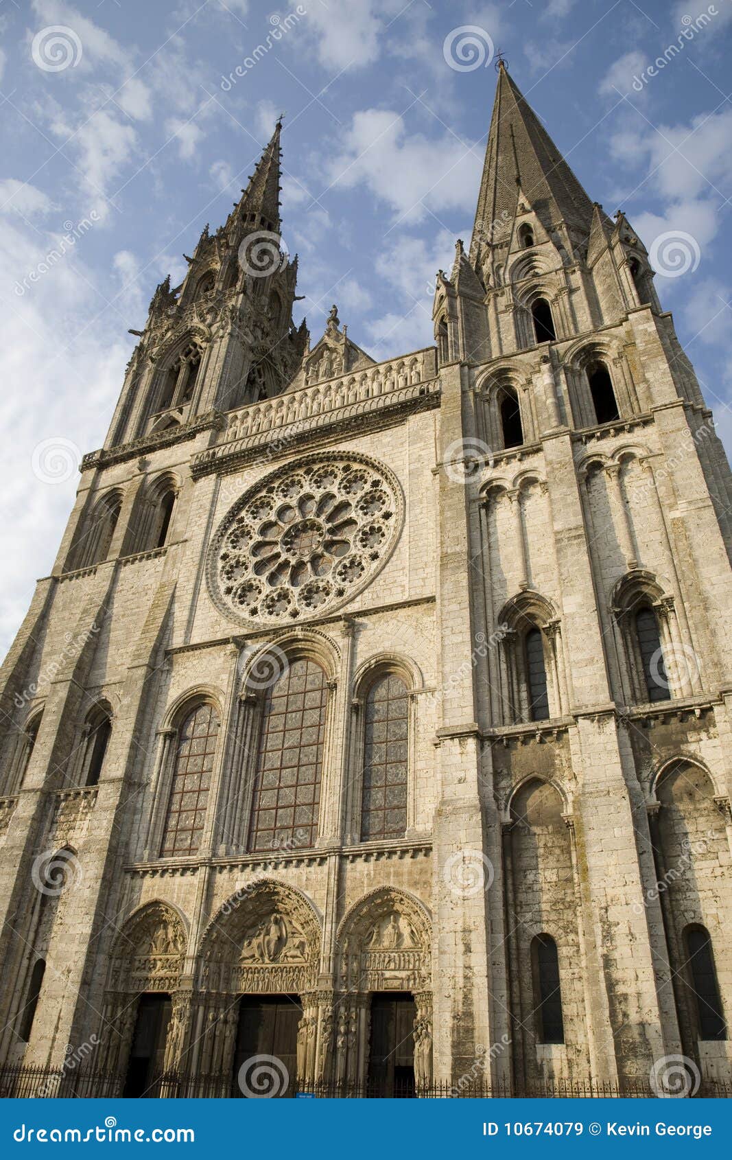 Fachada Principal, Catedral De Chartres, Francia Imagen de archivo ...