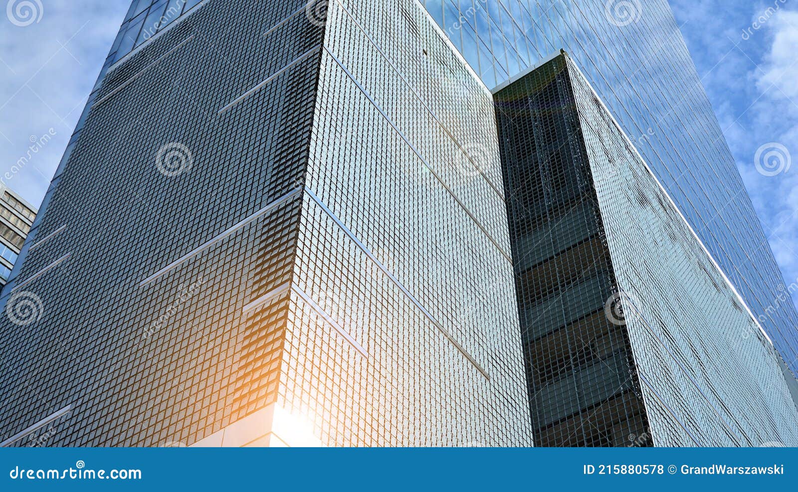 Fachada Revestida De Vidrio De Un Edificio Moderno Cubierto De Vidrio ...
