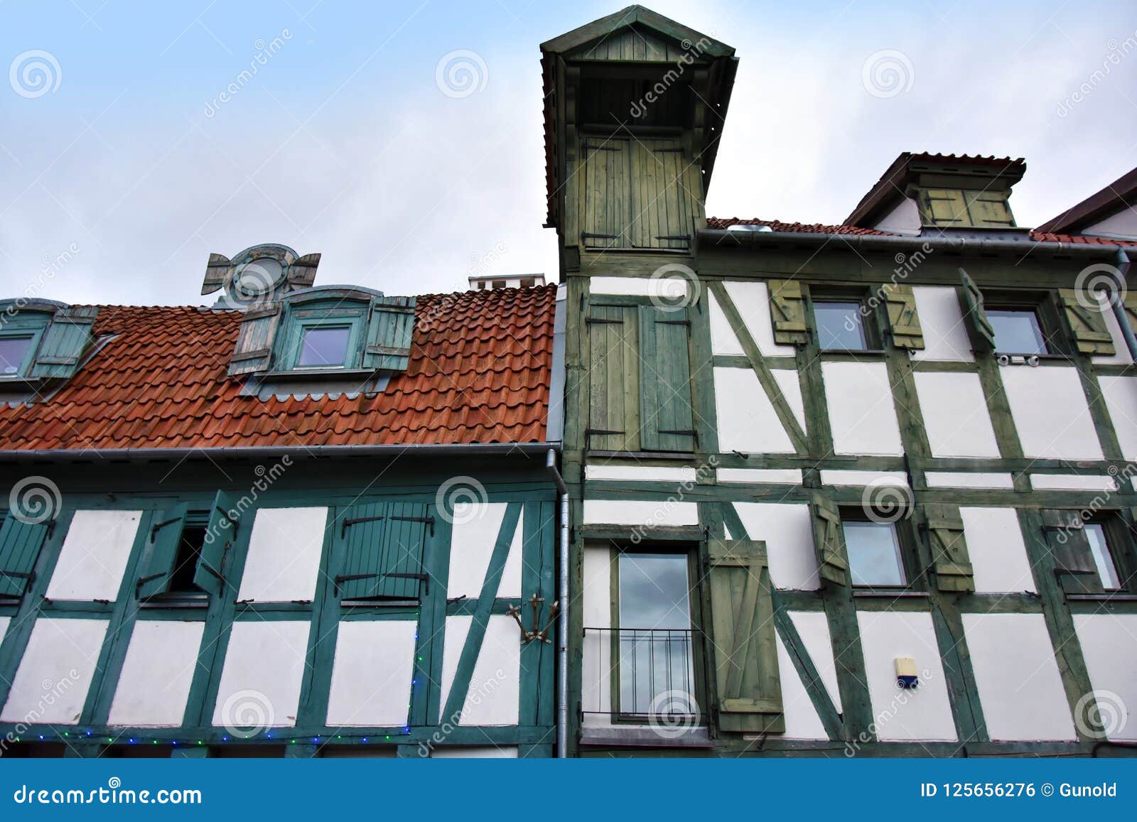 Fachwerk- Fassade Eines Hauses in Klaipeda Stockfoto - Bild von idylle ...